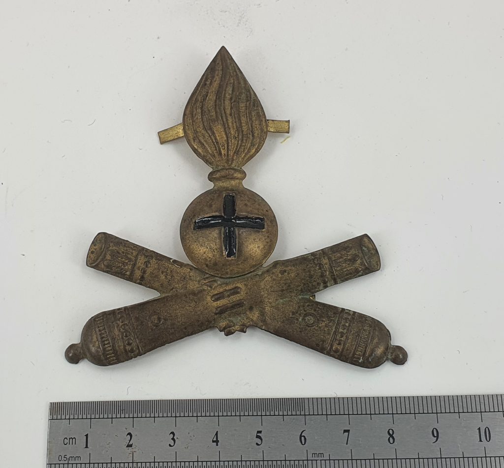 WWII Italian Army Heavy Artillery Pith Helmet Badge - Trade In Military