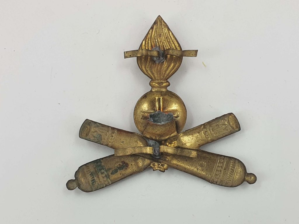 WWII Italian Army Heavy Artillery Pith Helmet Badge - Trade In Military