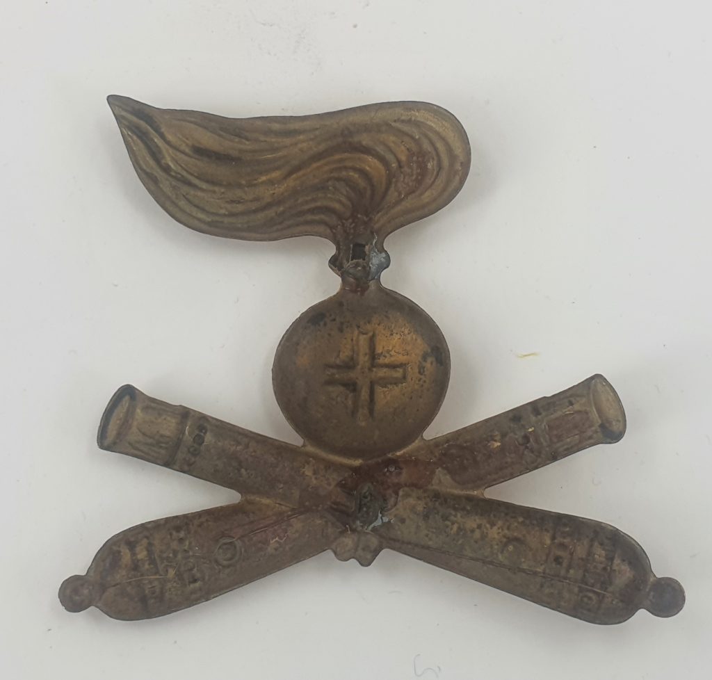 WWII Italian Royal Army Medium Artillery Pith Helmet Badge - Trade In ...