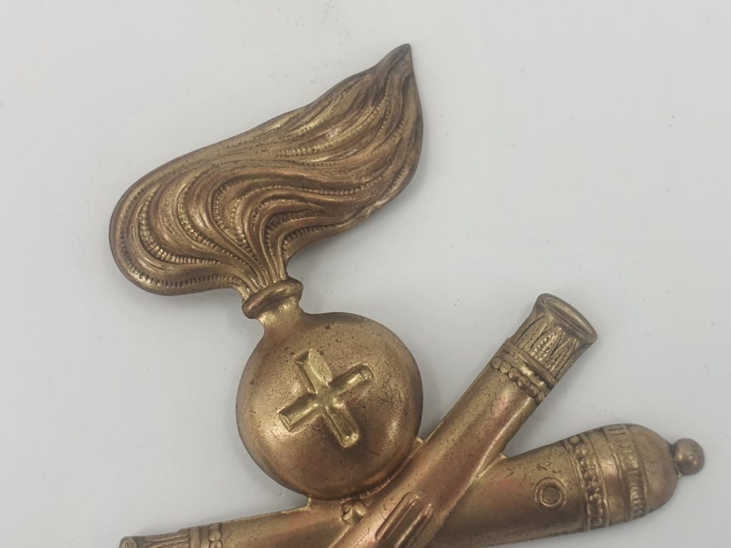 WWII Italian Royal Army Medium Artillery Pith Helmet Badge - Trade In ...