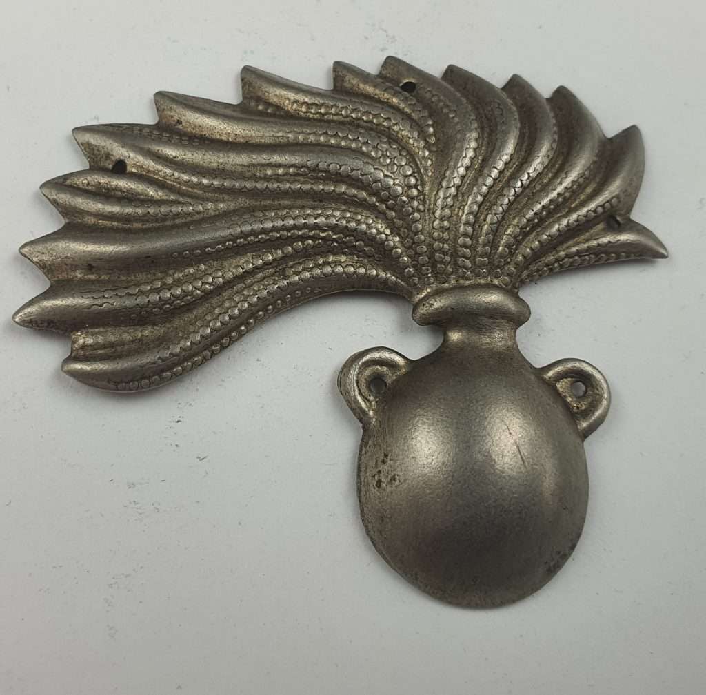 WWII Italian Native Carabinieri Fez Badge - Trade In Military