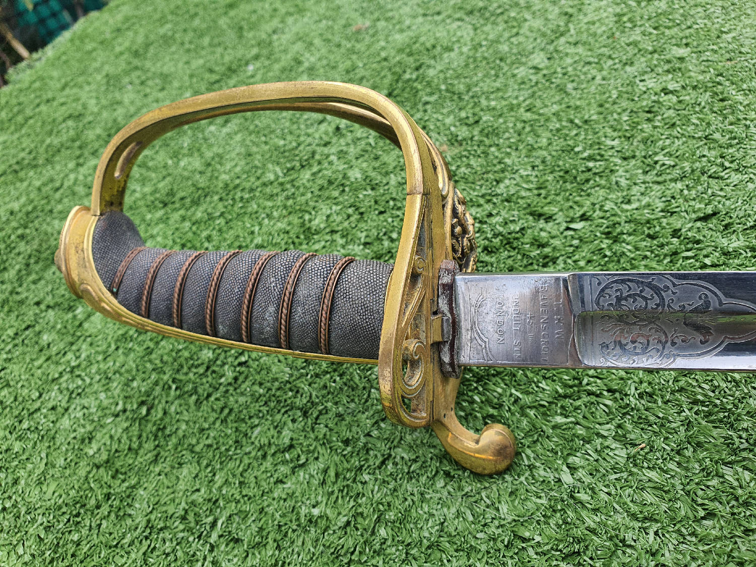 1822 Pattern Infantry Officers Sword and Scabbard Named - Trade In Military