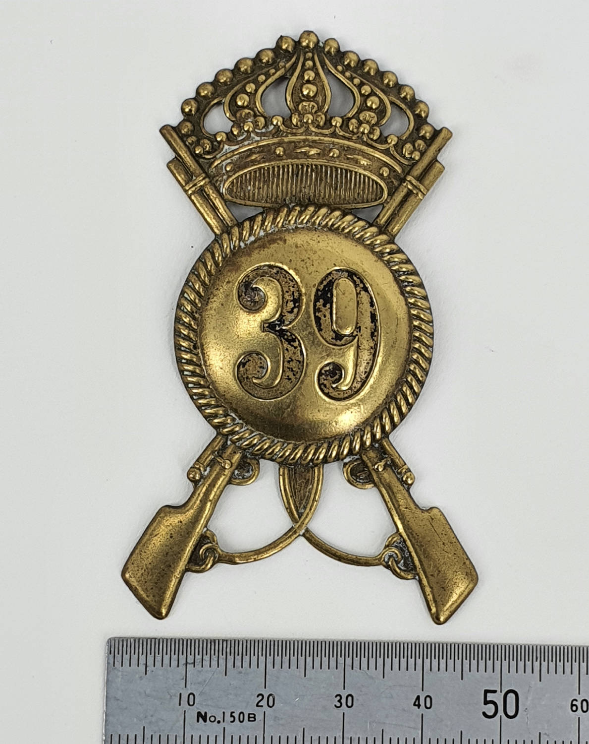WWII Italian Pith Helmet 39th Regiment Badge - Trade In Military