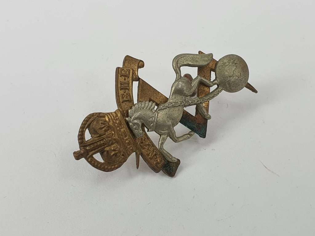 Royal New Zealand Electrical and Engineers Cap Badge KC - Trade In Military