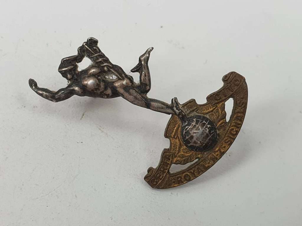 Royal New Zealand Signals Cap/Collar Badge - Trade In Military