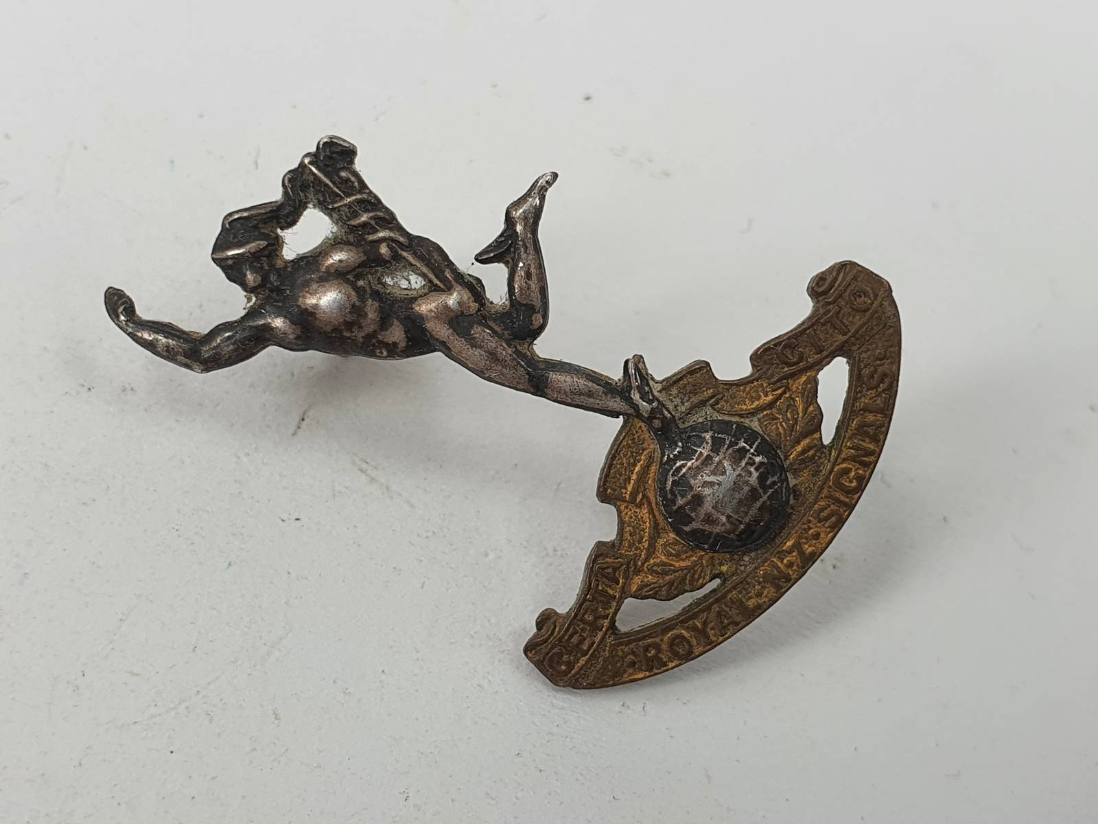 Royal New Zealand Signals Cap/Collar Badge - Trade In Military
