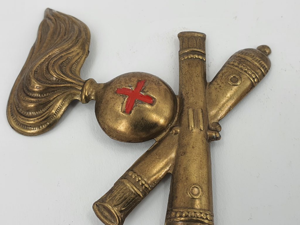 WWII Italian Medium Artillery Pith Helmet Badge - Trade In Military