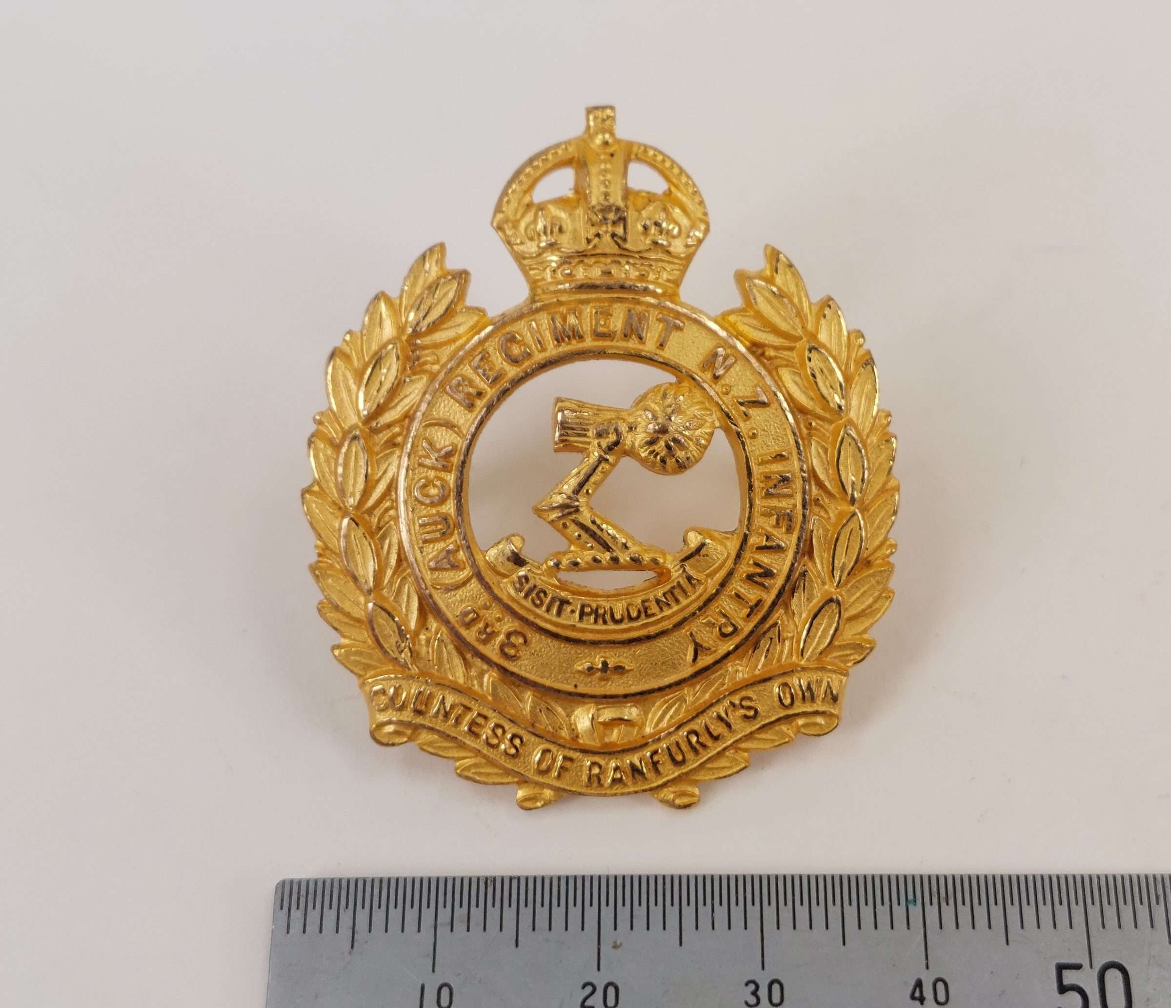 New Zealand Officers 3rd Auckland Regiment Cap Badge - Trade In Military